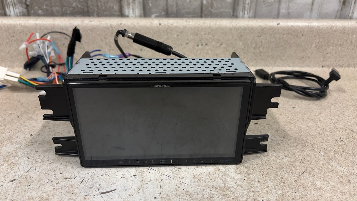 Alpine iLX-W650 7" Digital Multimedia Receiver Camera AM FM Bluetooth ...