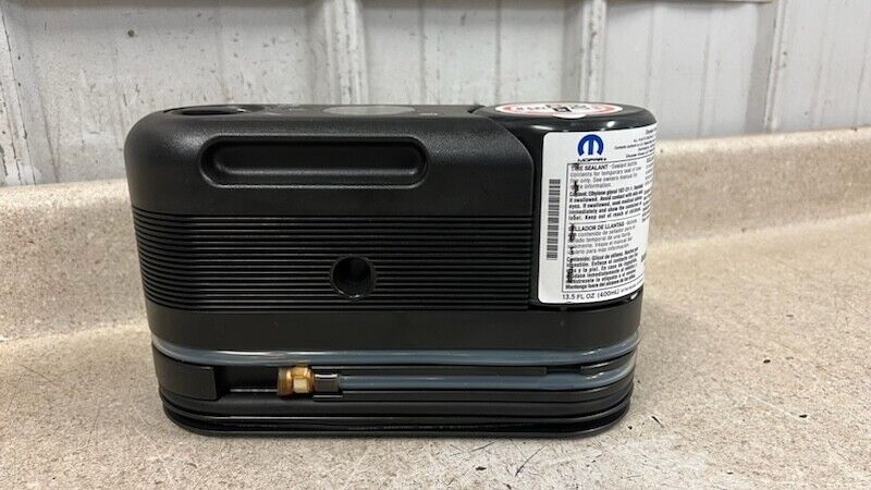 08 23 Dodge Challenger SRT Mopar OEM Tire Service Air Compressor Infla ...